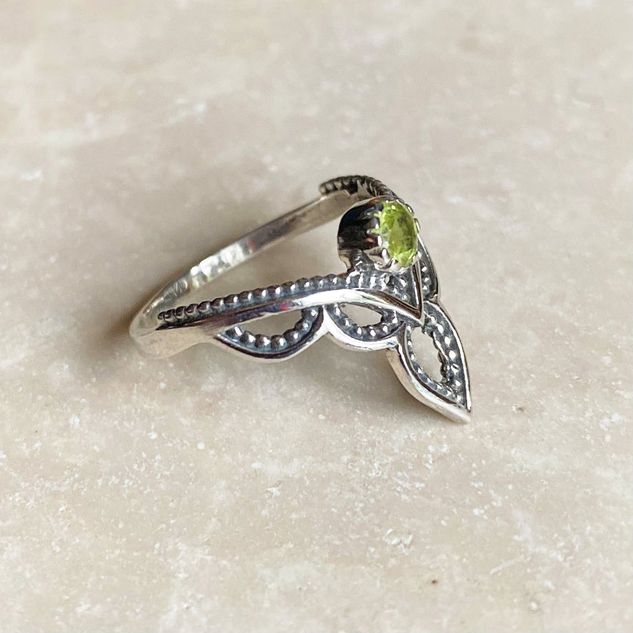 Peridot Artisan Design Ring - Mehindi– Kalapriya Jewellery | For Lovers ...